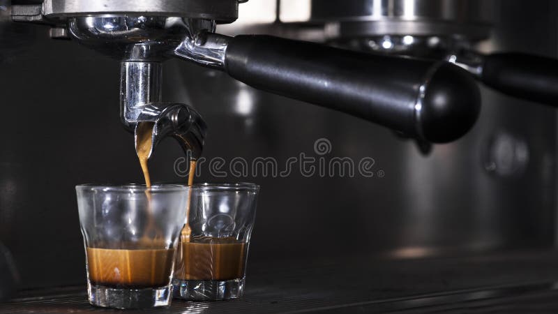 Pulling Espresso Picture. Image: 84944519