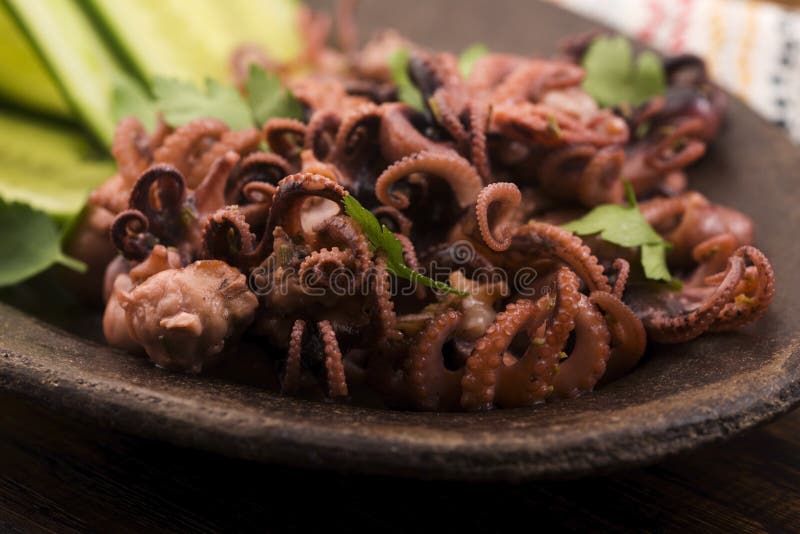 Pulpo Griego, comiendo foto de archivo. Imagen de cocinero - 109977278