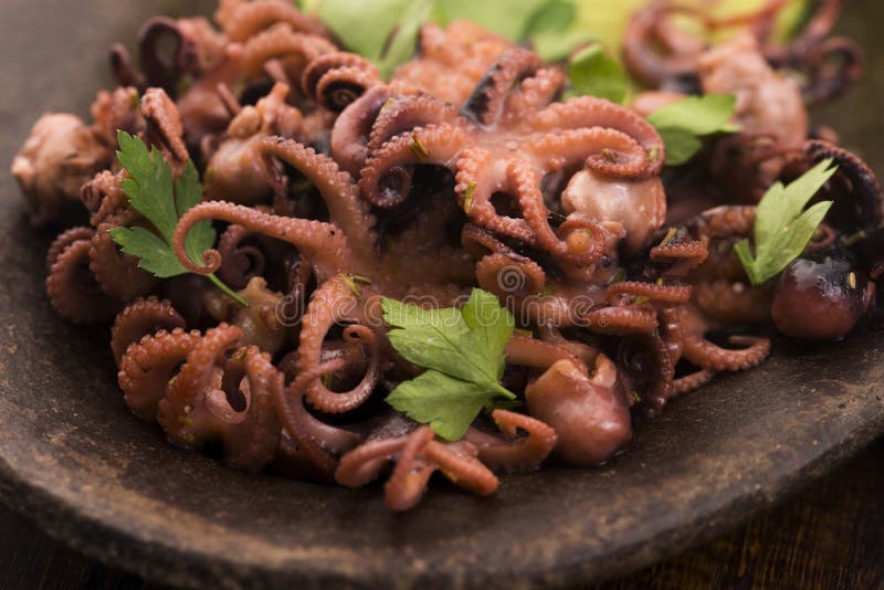 Pulpo Griego, comiendo imagen de archivo. Imagen de cocinado - 110423795
