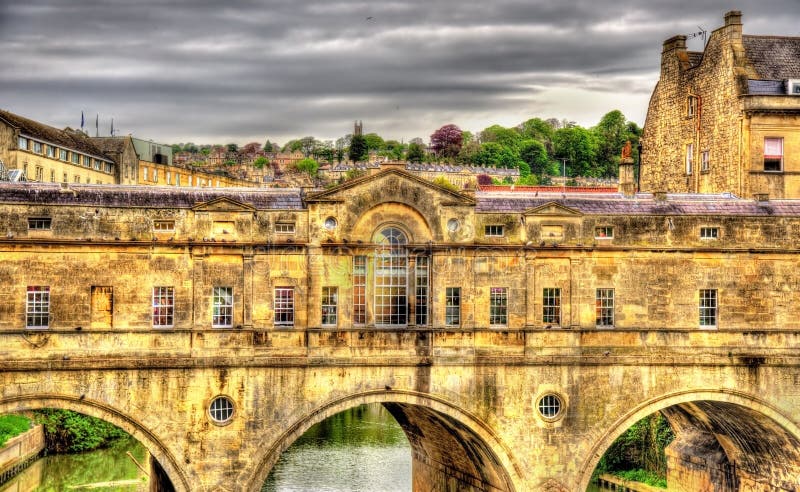 Pulteney Bridge Over the River Avon in Bath Stock Photo - Image of ...