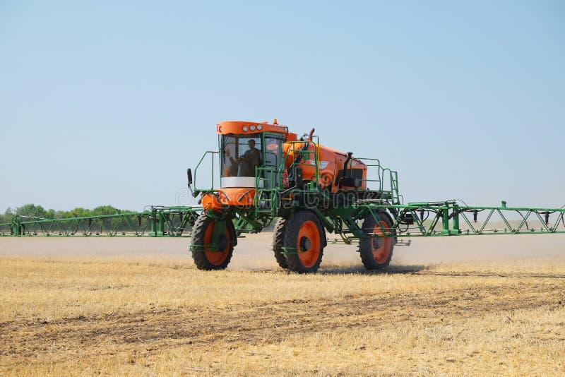 Pulvérisateur agricole photo stock. Image du industrie - 43346962