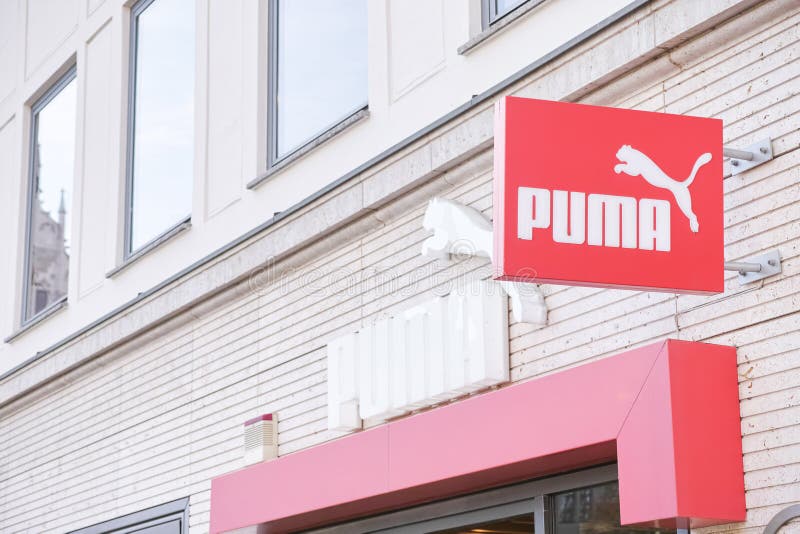 Tienda del puma foto de archivo editorial. Imagen de compra - 41523783