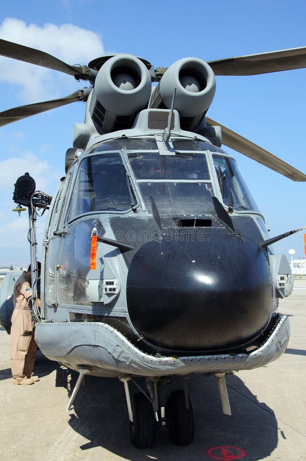 Puma-Kampfhubschrauber-Hubschrauber Redaktionelles Stockbild - Bild von ...