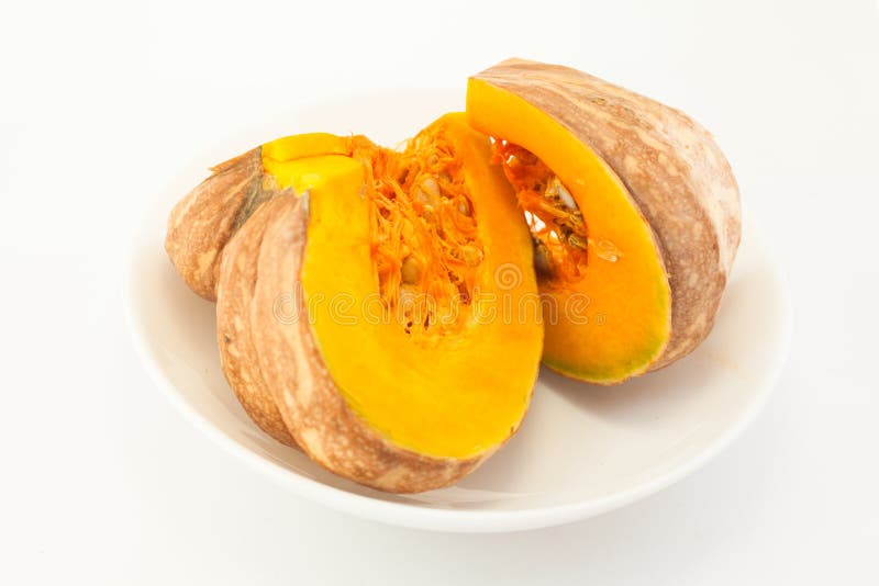 Pumpkim en el fondo blanco foto de archivo. Imagen de cubo - 97028820