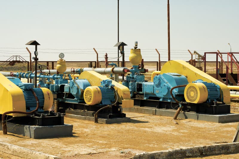 Pumps pumping oil. stock photo. Image of insulation, fossil - 33548464