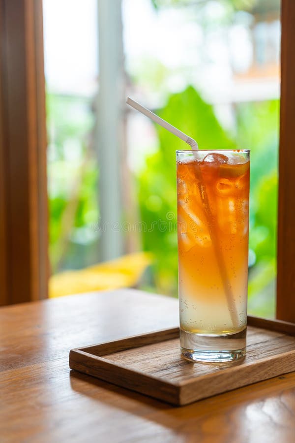 Punch Avec Jus De Citron Vert Photo stock - Image du monnayage ...