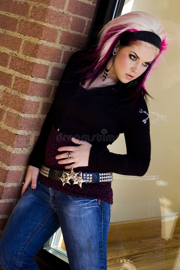 Sexig Punk Flicka I Svart Behå Arkivfoto - Bild av läppstift, lekkamrat ...