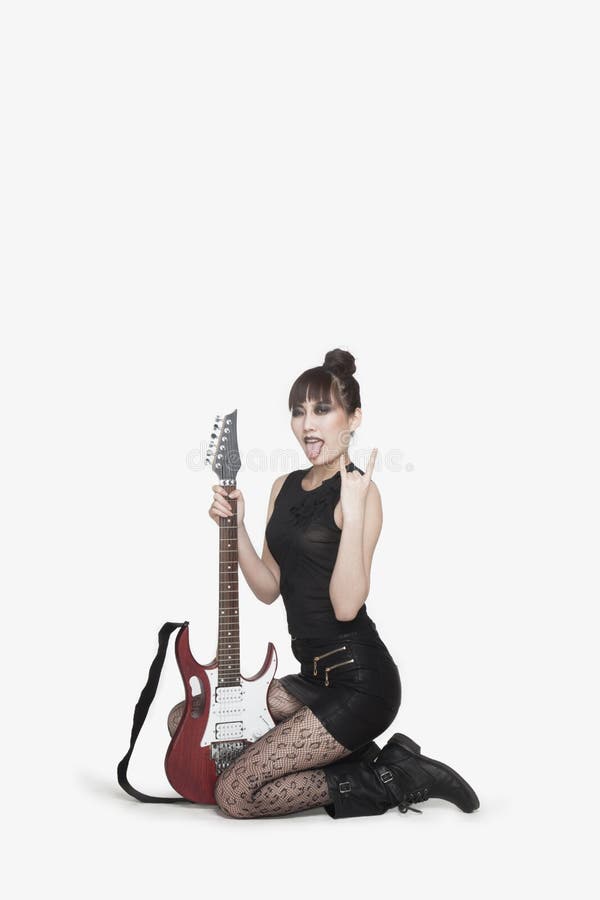 Punkare Som Gör En Hardcore Handgest Arkivfoto - Bild av olikt, hand ...