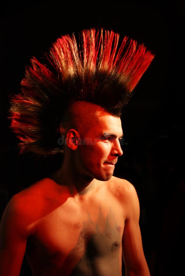 Punker stock foto. Image of niet, dood, rood, rave, subcultuur - 12376310