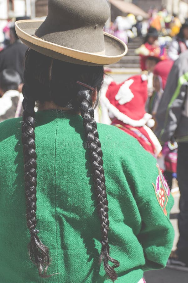 Puno, Peru - Augustus 20, 2016: Inheemse Mensen Van Peruviaanse Stad D ...