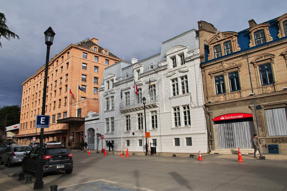 Punta Arenas Patagonia Chile 20 Dic 2019. El Edificio De Punta Arenas Patagonia Chile Foto de ...