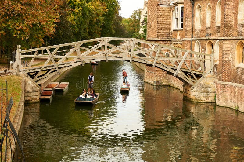 Punts Passing Under the Historic Mathematical Bridge on the River Cam ...
