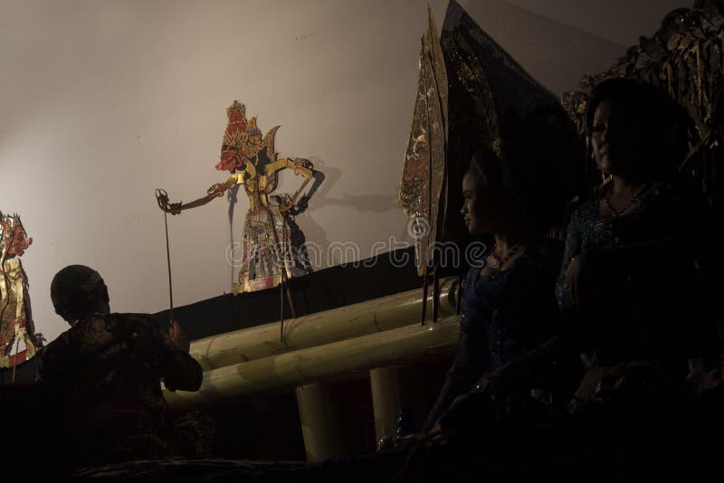 Puppet performances editorial image. Image of javanese - 215072100