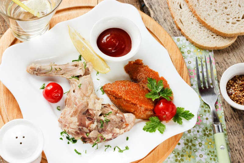 El Conejo Hervido Con Las Verduras Adorna Foto de archivo - Imagen de ...