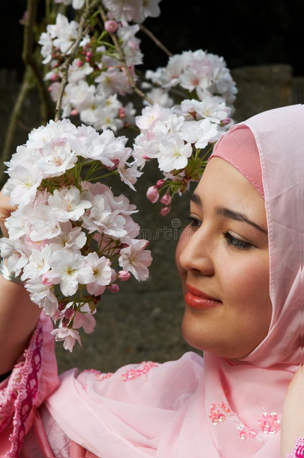 Purdah en primavera foto de archivo. Imagen de musulmanes - 12356608