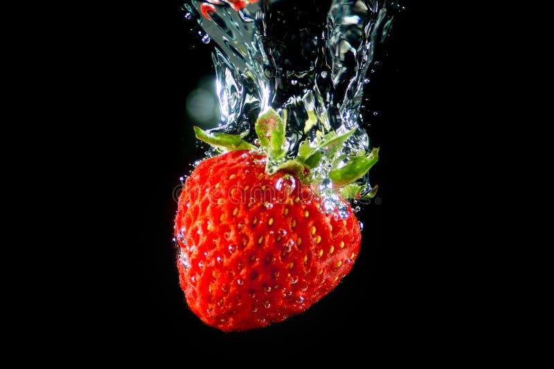 Pure Falling Strawberry into Water Stock Photo - Image of macro, liquid ...