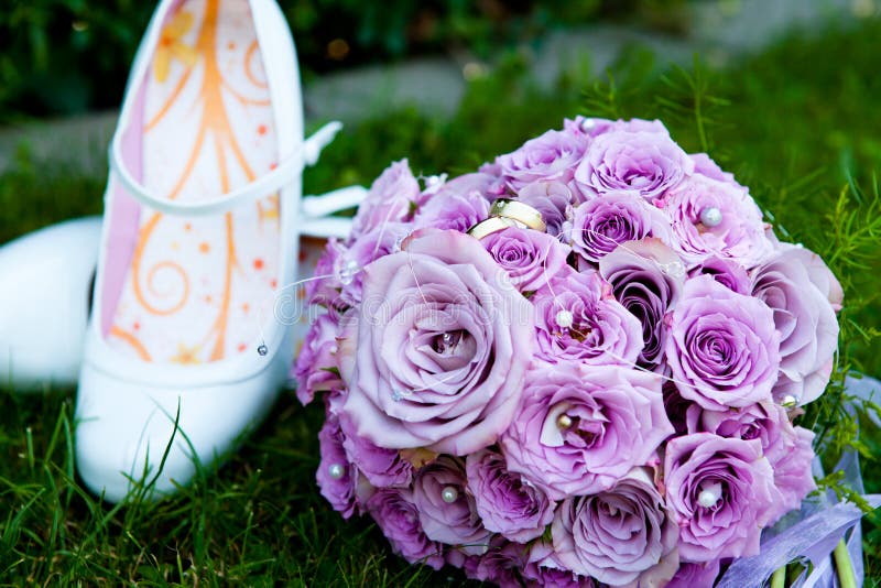 Purple roses wedding stock image. Image of green, grass - 29147541