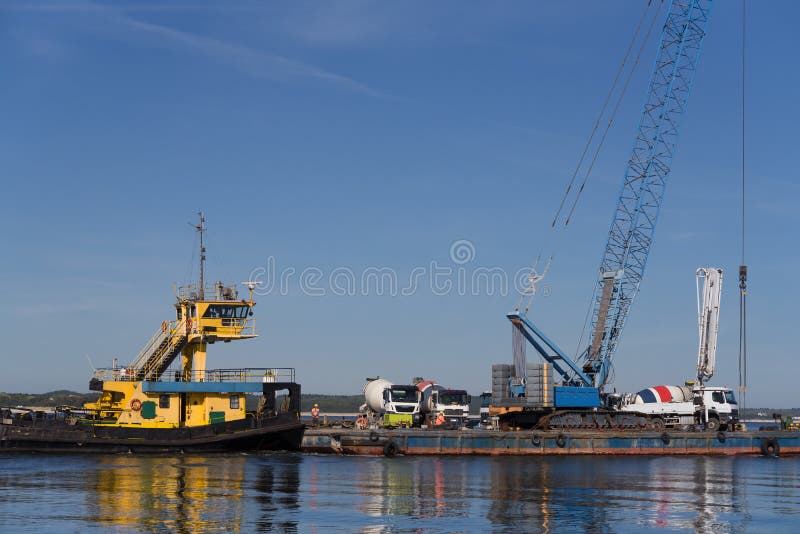 FLOATING PLATFORM editorial photo. Image of machine - 247966601