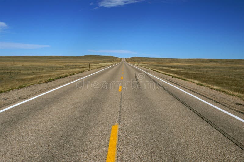 Pusta pustyni droga obraz stock. Obraz złożonej z kwadrat - 22102257