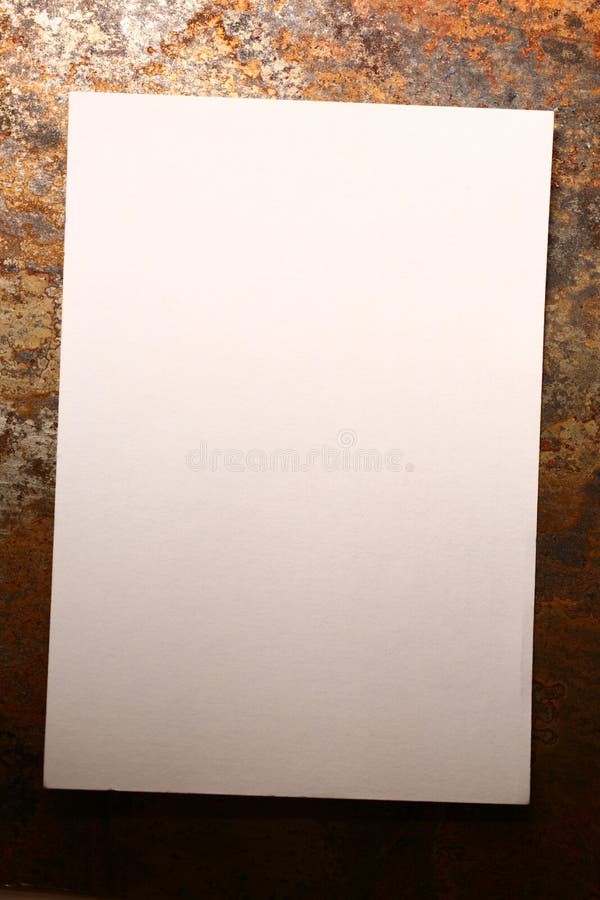 Pusta Czerwona Kartka zdjęcie stock. Obraz złożonej z kardamon - 87261728