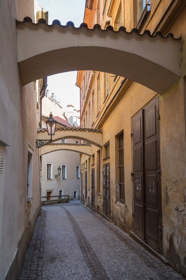 Pusta Ulica I Budynki W Praga Zdjęcie Stock - Obraz złożonej z widok ...