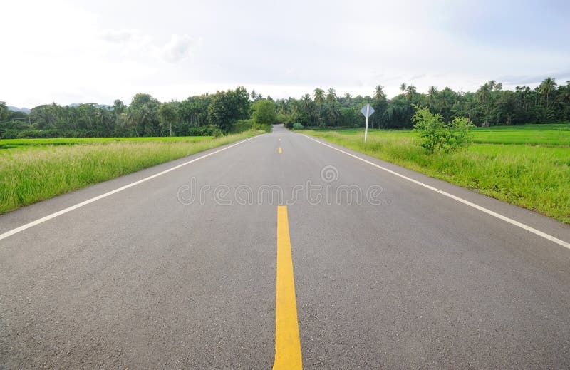 Długa droga zdjęcie stock. Obraz złożonej z pusty, wiejski - 26034248