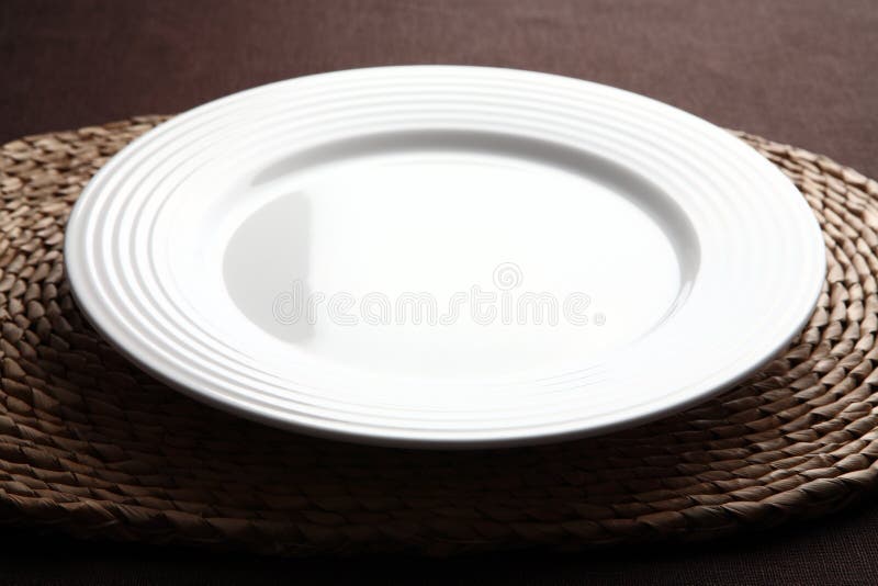 Pusty talerz zdjęcie stock. Obraz złożonej z pusty, brąz - 6005076