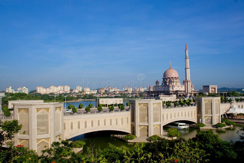 Putra Bridge in Putrajaya stock photo. Image of engineering - 12045556