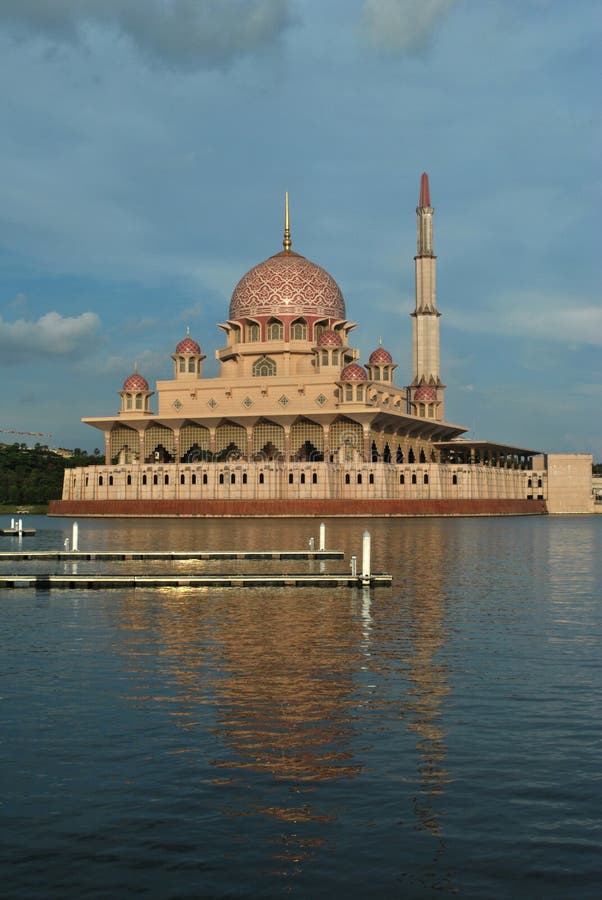 Putra Mosque Putrajaya stock image. Image of putra, water - 20401167