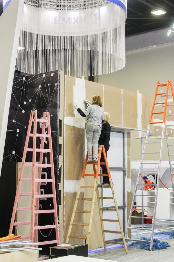 Man putty plasterboard stock image. Image of remodel - 15484455