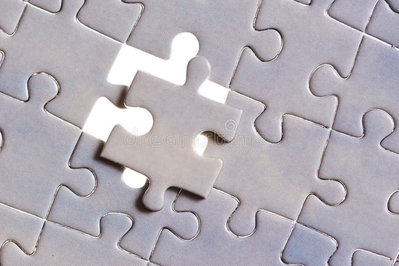 Puzzle Con Un Pezzo Mancante Immagine Stock - Immagine di bianco ...