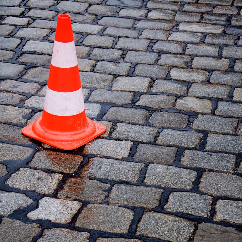 Pyloon stock afbeelding. Image of staking, werk, barrière - 22195689