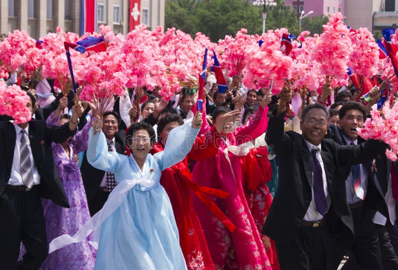 PYONGYANG, COREA DEL NORD – 27 LUGLIO 2012: Gente Nordcoreana ...