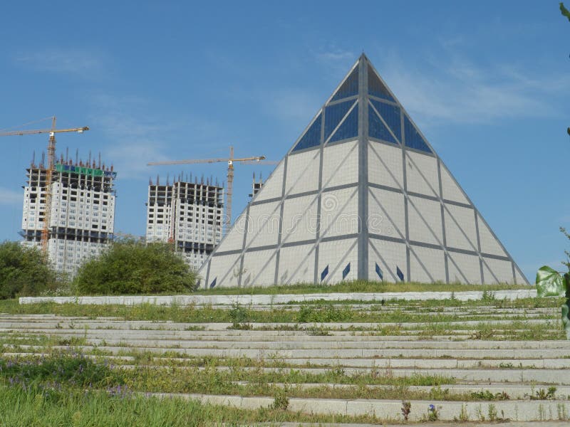 Pyramid editorial photo. Image of palace, blue, weather - 43674191