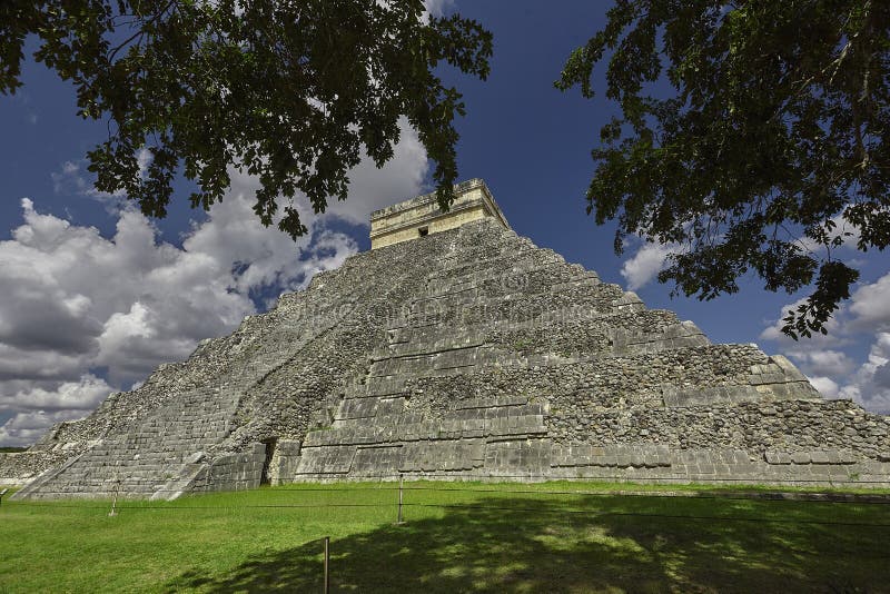 Chichen Itza Side View stock image. Image of tourist, staircase - 3027295
