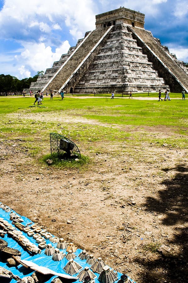 Pyramid of Chichen Itza, Mexico Stock Photo - Image of indian, mayan ...