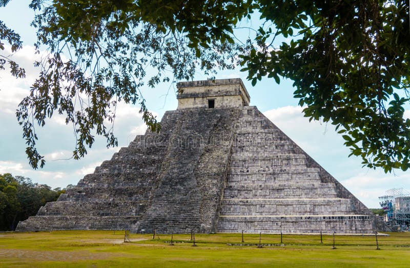 Pyramid of Chichen Itza stock photo. Image of stone - 116259200