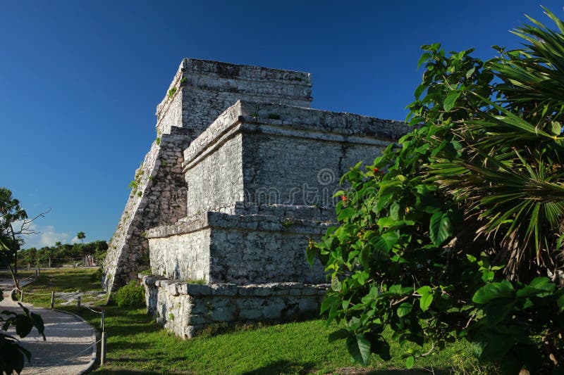 Pyramid El Castillo (the Castle) in Tulum Complex, Yucatan, Mexico ...