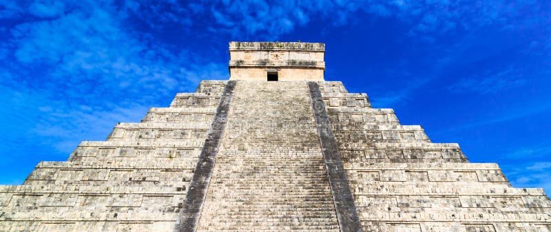 The Pyramid of Kukulkan in Chichen Itza. Mayan Pyramids, Sky, Cl Stock ...