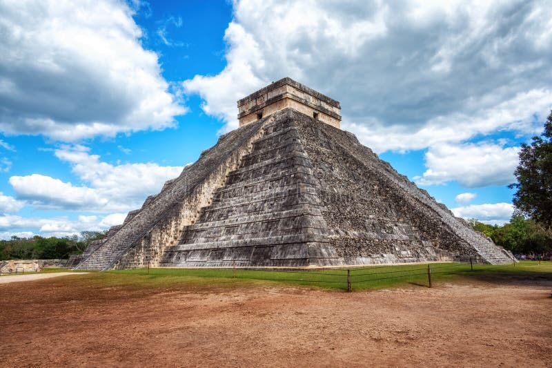 El Castillo, Temple of Kukulcan, Chichen Itza, Mexico Editorial ...