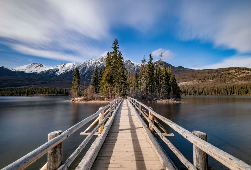 Pyramid Lake in Jasper stock photo. Image of lake, clouds - 162274058