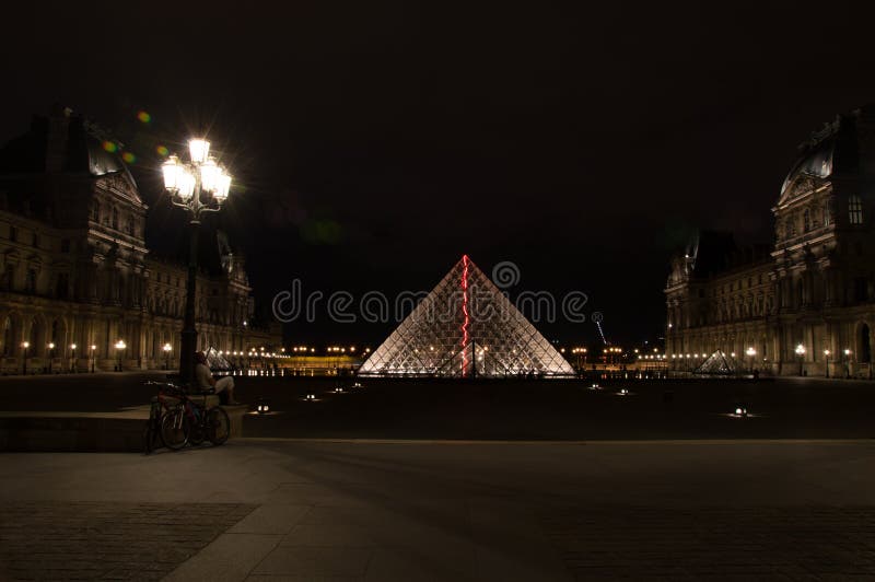 Pyramid of the Louvre editorial photo. Image of popular - 78886881