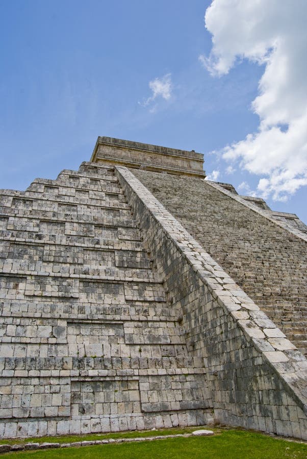 2+ Steps leading to top mayan pyramid Free Stock Photos - StockFreeImages
