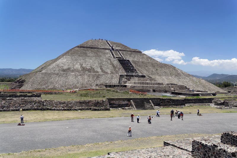 Pyramid of the Sun Teotihuacan Editorial Photography - Image of aztec ...