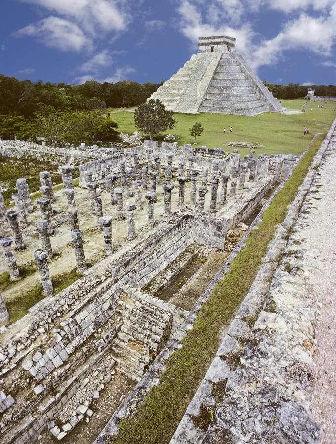 Pyramide Chez Chichen-Itza, Mexique Image stock - Image du mexicain ...