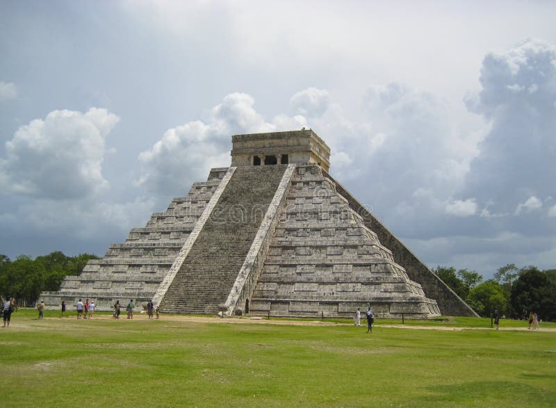 Pyramide de Chichen Itza photo stock. Image du archéologie - 5590318