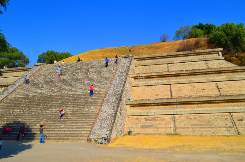 Pyramide grande Cholula photo stock. Image du largest - 2728622