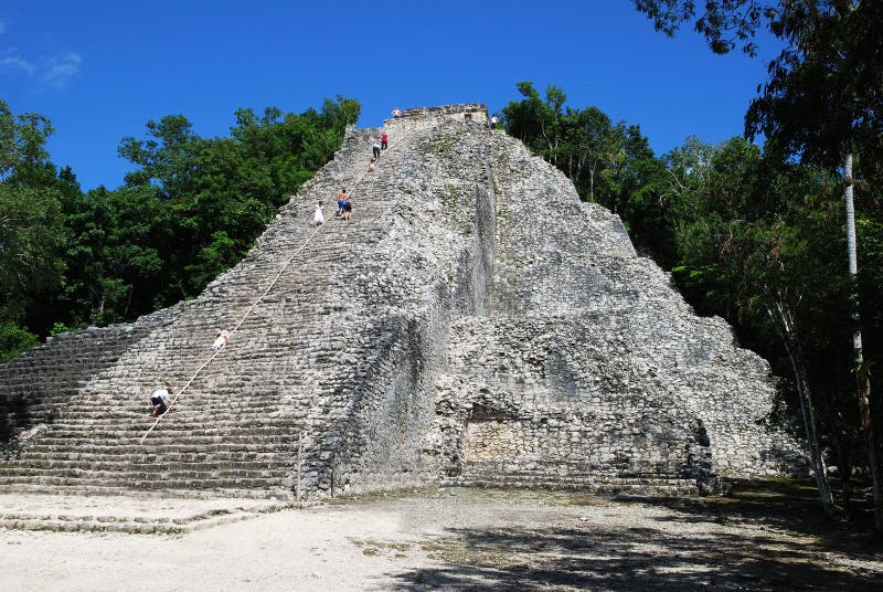 Pyramide de Coba photo stock. Image du mexique, archéologique - 23646114