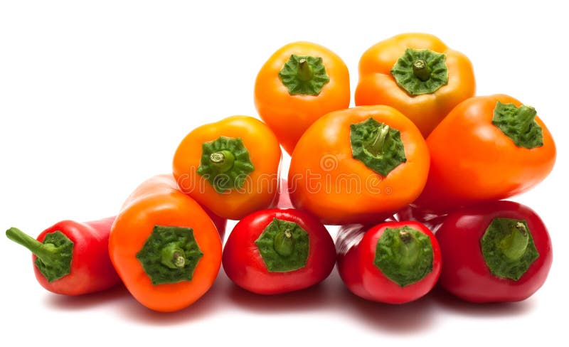 Pyramide des poivrons image stock. Image du fermer, isolement - 83634487