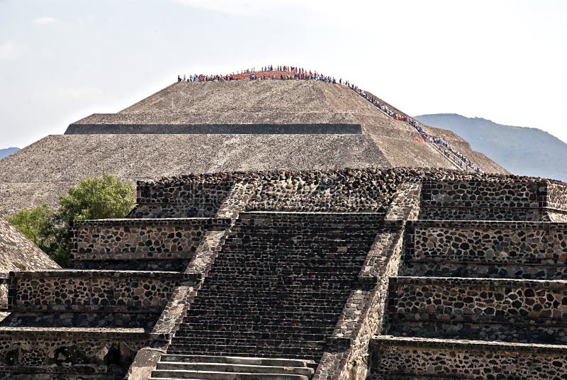 Pyramide Des Sun in Teotihuacan Stockfoto - Bild von bügel, pyramide ...